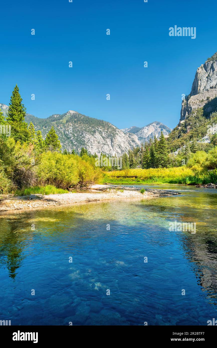 Kings River at Zumwalt Meadow in Kings Canyon National Park, California ...
