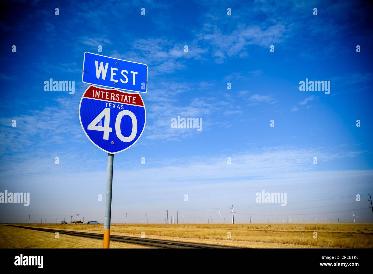 An Interstate 40 sign on the planes of the Texas panhandle Stock Photo ...