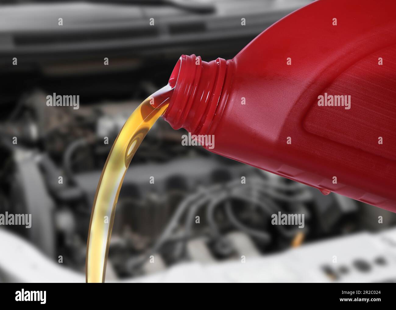 Pouring motor oil from red container, closeup Stock Photo - Alamy