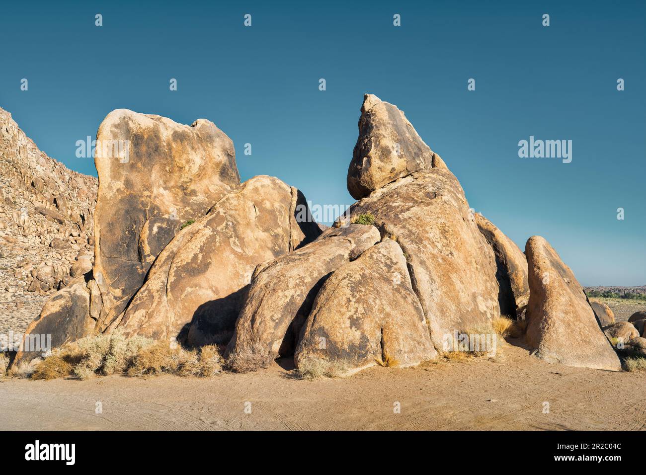 Rock formations at Alabama Hills California, USA Stock Photo - Alamy