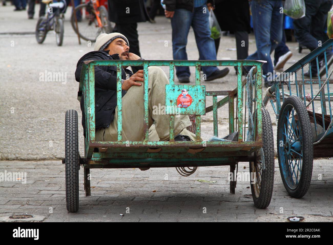 People carrying loads hi-res stock photography and images - Alamy