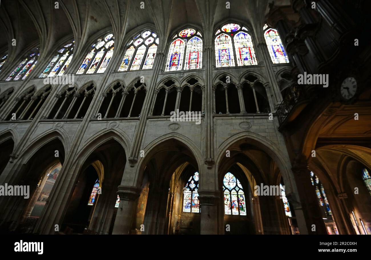 The arcade and upper windows - Saint-Severin Church - Paris, France ...