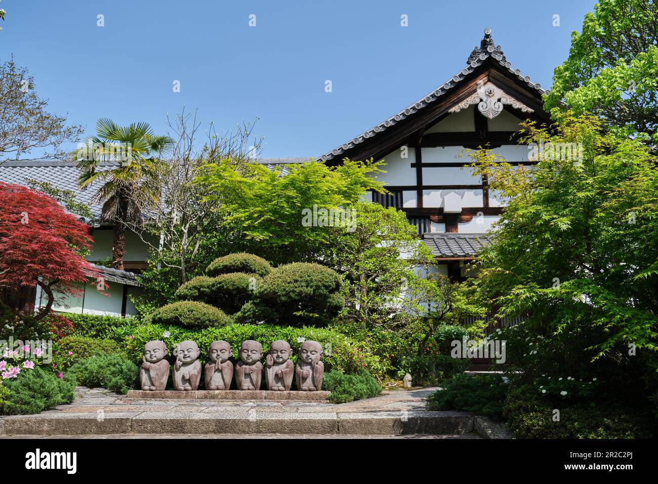 Reigen in temple hi-res stock photography and images - Alamy