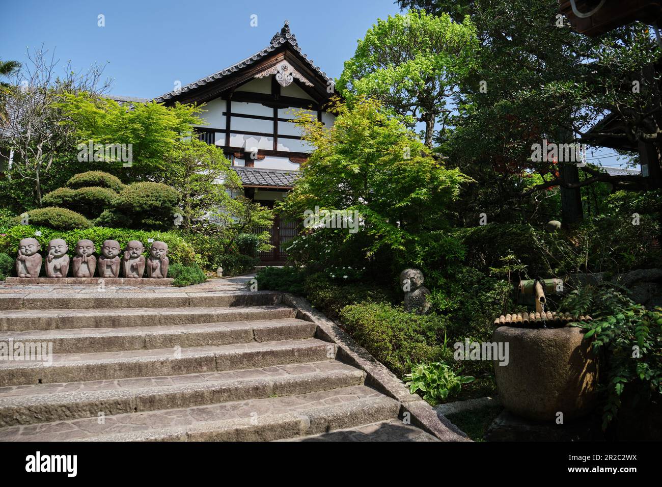 Reigen in temple hi-res stock photography and images - Alamy