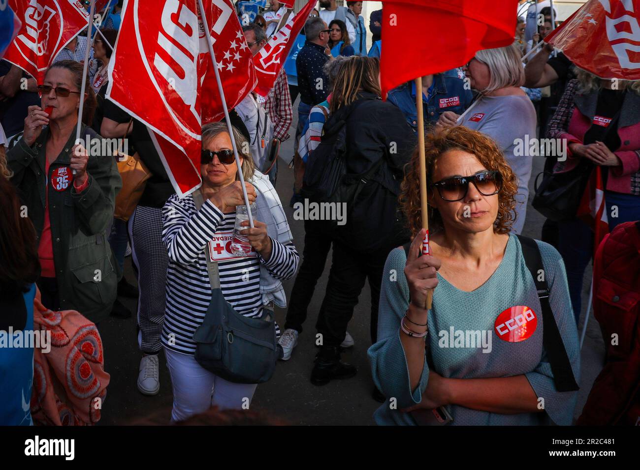 Work hours demonstration for the 35 hour work week hi-res stock ...