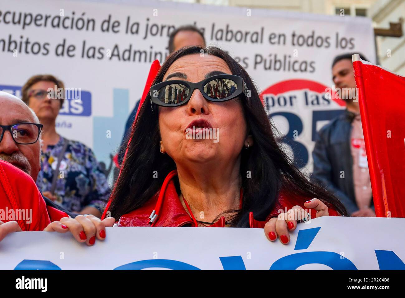 Work hours demonstration for the 35 hour work week hi-res stock ...