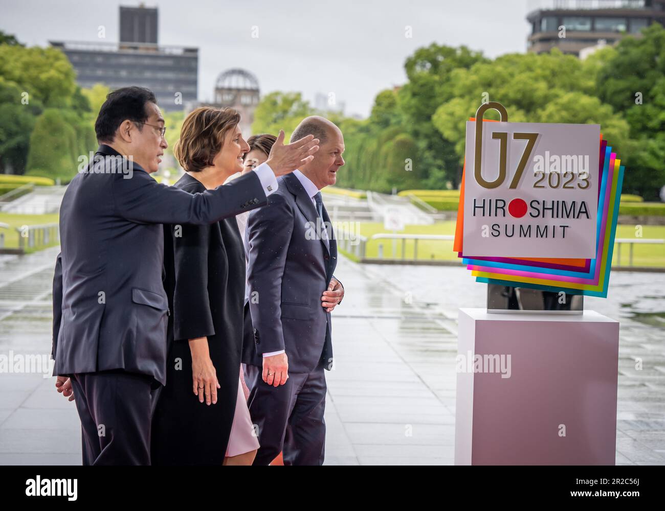 Hiroshima, Japan. 19th May, 2023. Fumio Kishida (l), Prime Minister of ...