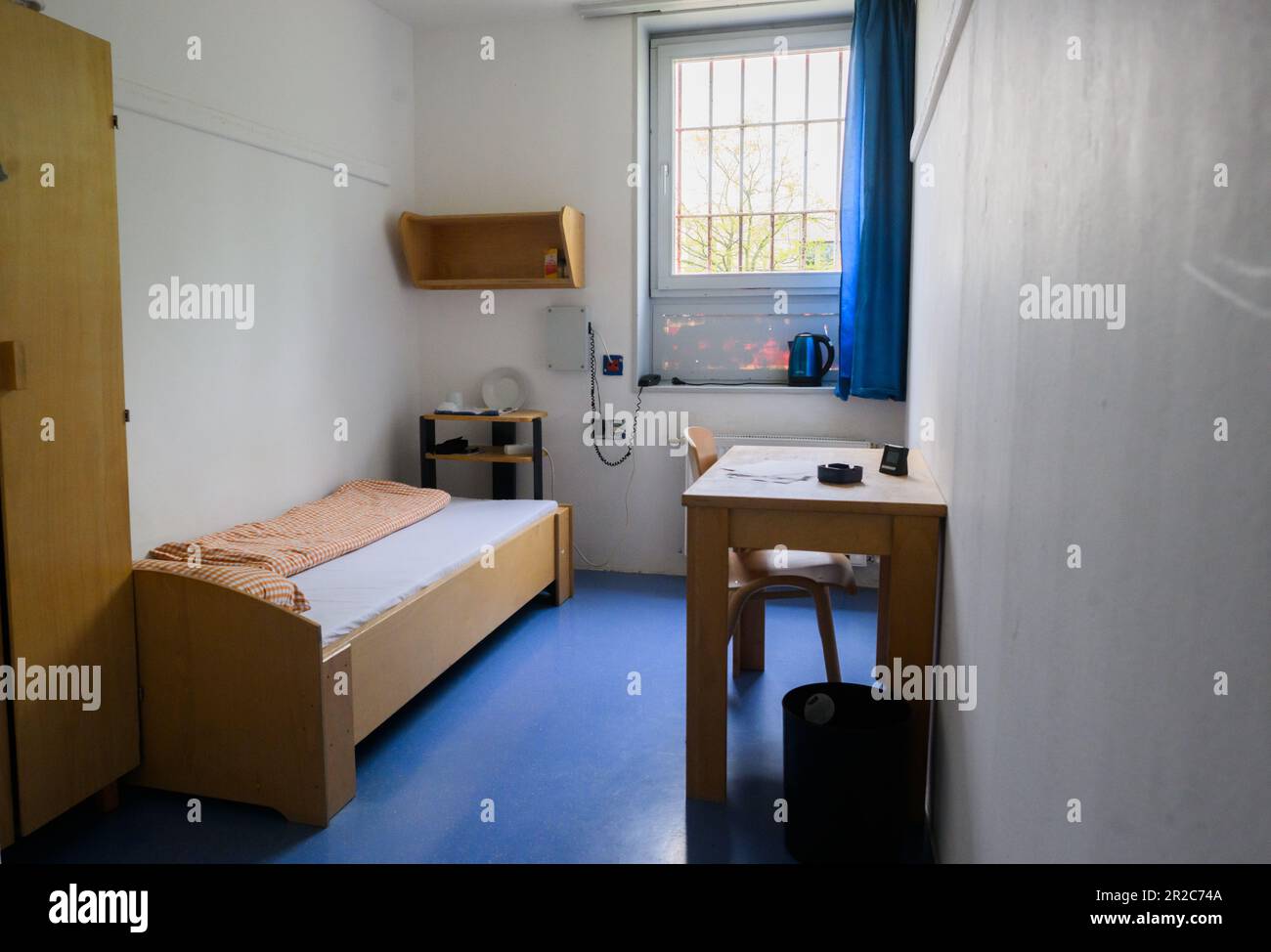 Hameln, Germany. 11th May, 2023. View of a prison cell at Hamelin Youth ...