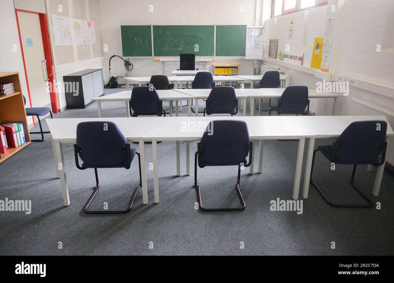Youth prison classroom hi-res stock photography and images - Alamy