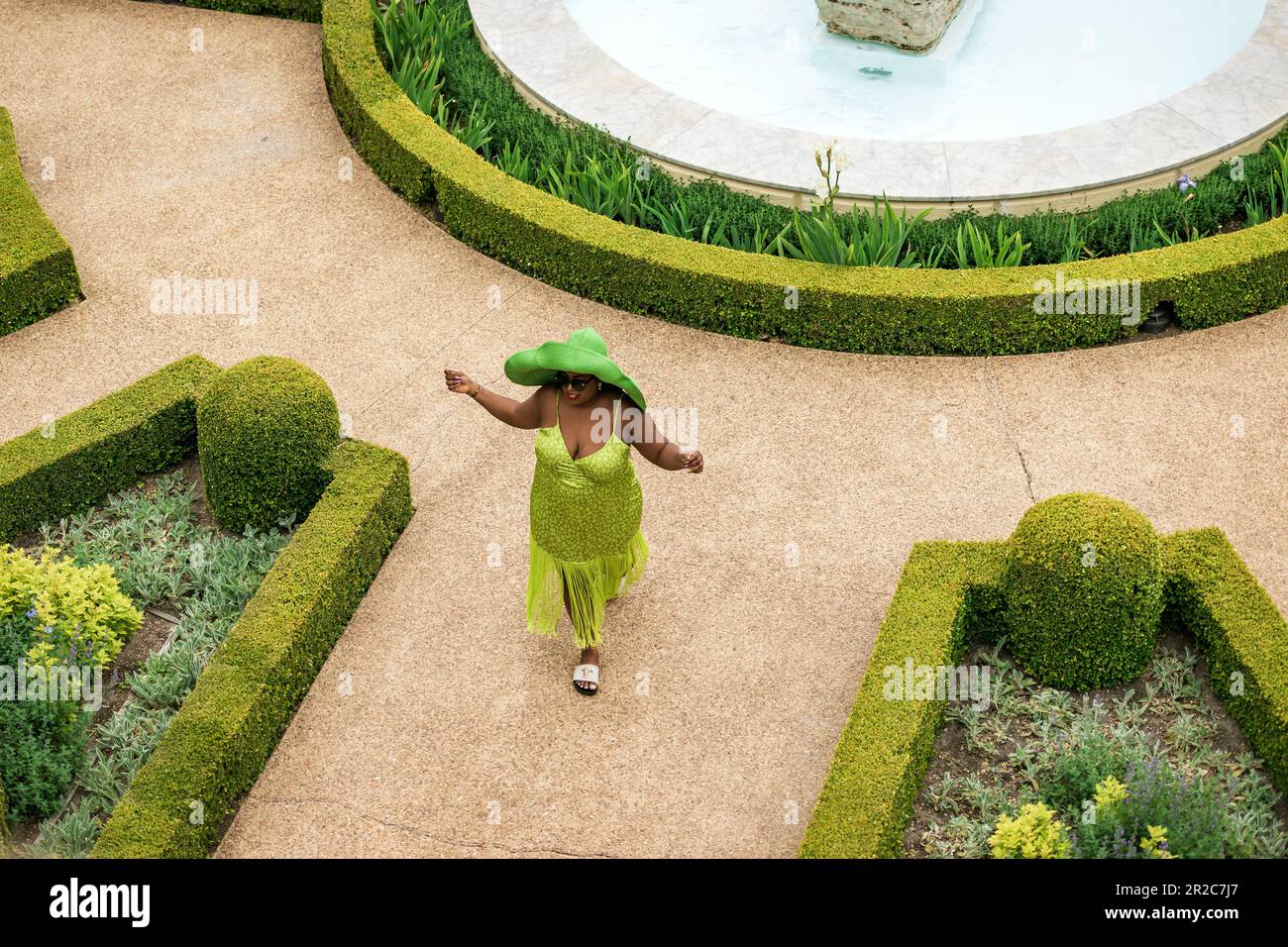 Lime green satin dress hi-res stock photography and images - Alamy