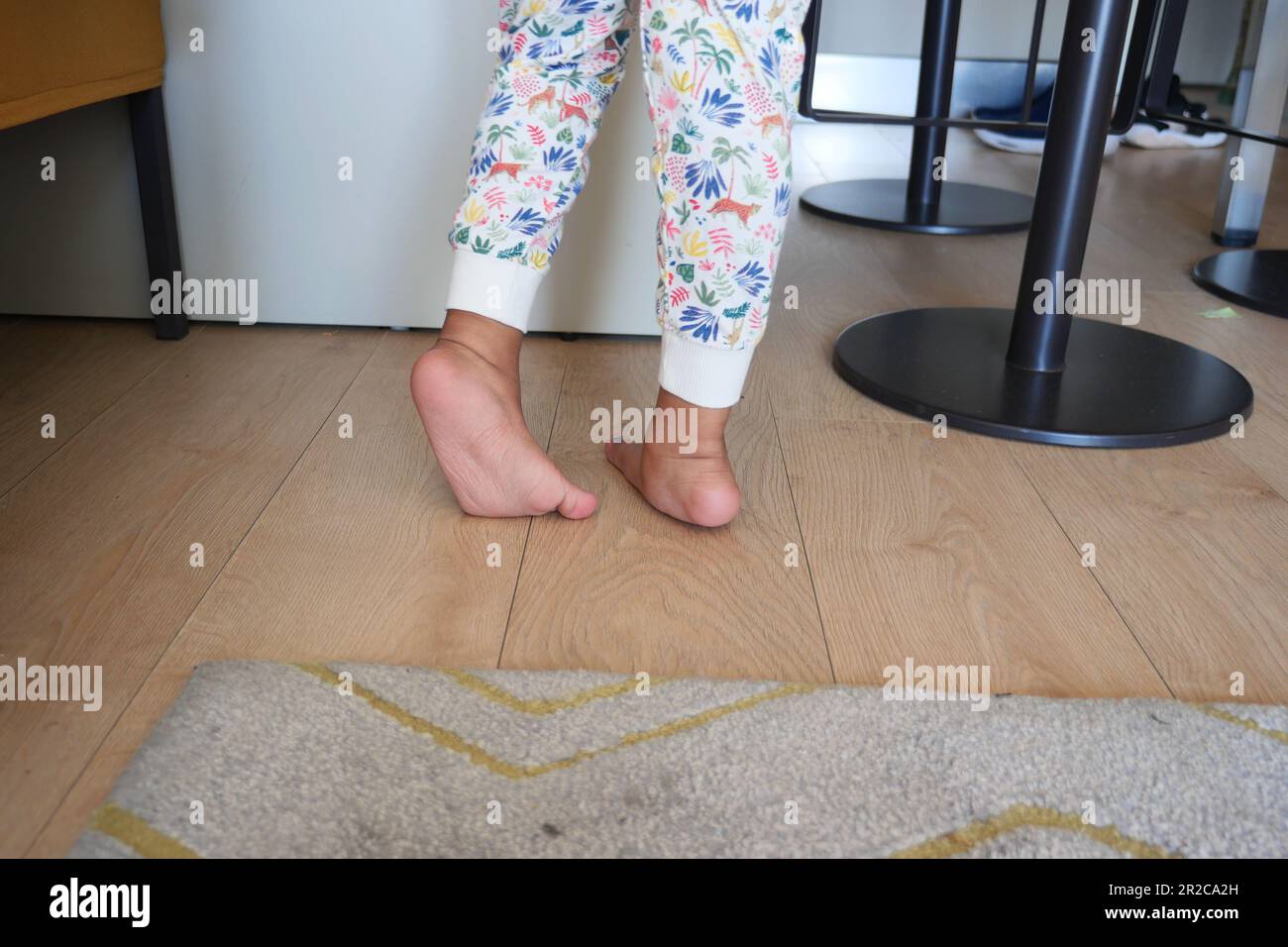 Walking on tiptoes hi-res stock photography and images - Alamy