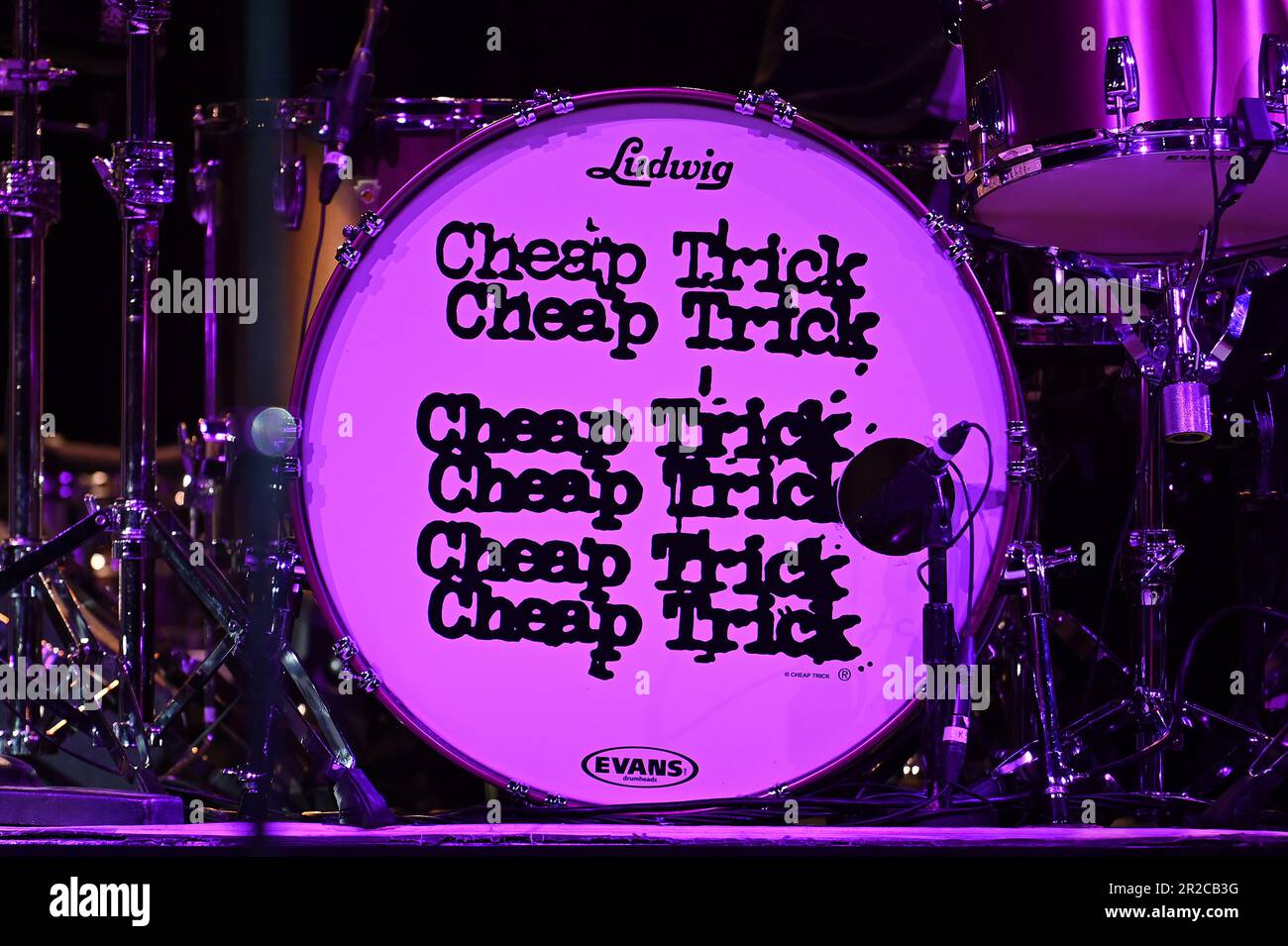 The cult band 90s hi-res stock photography and images - Alamy