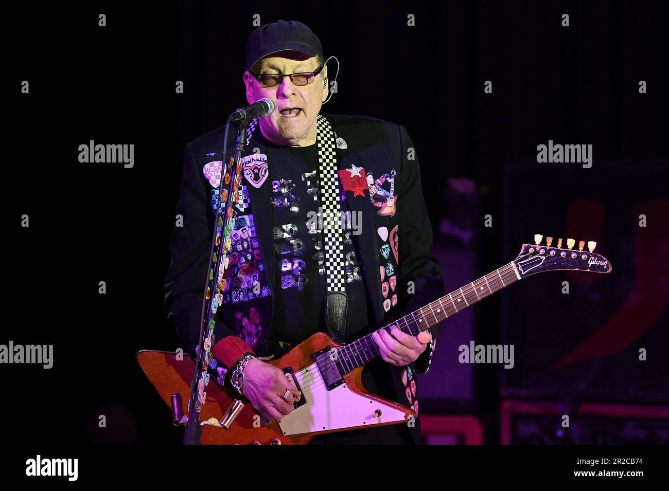 The cult band 90s hi-res stock photography and images - Alamy