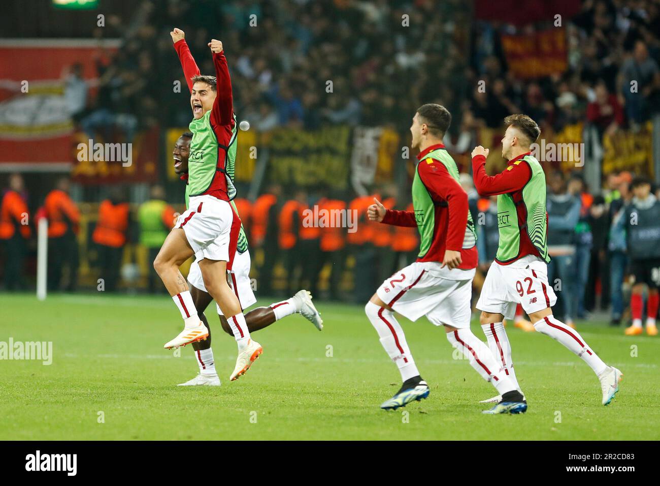 Cologne, Deutschland. 18th May, 2023. The Roemer run jubilantly after the final whistle on the ...