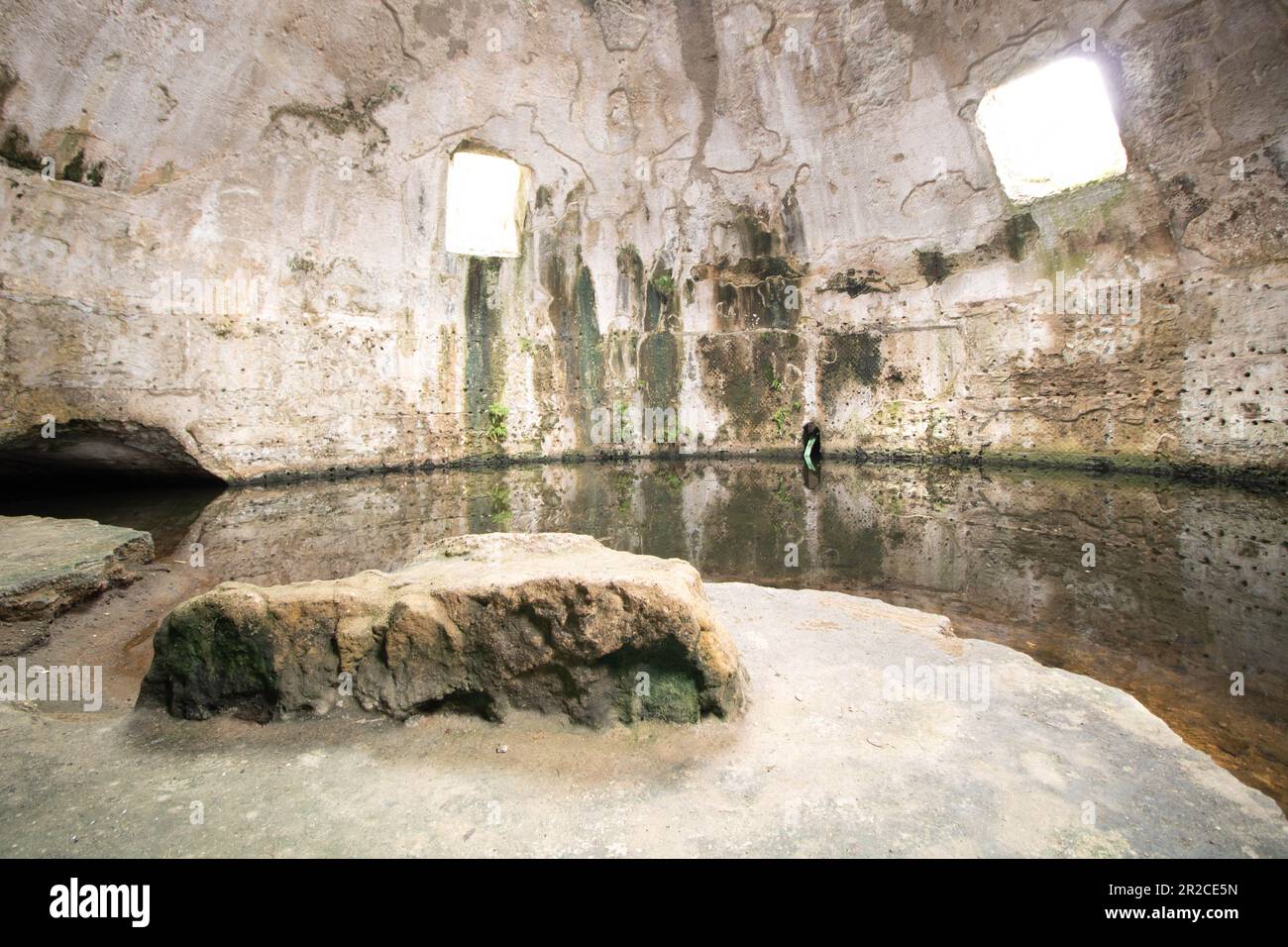 So called Mercury temple, ancient frigidarium in the baths of Baia ...