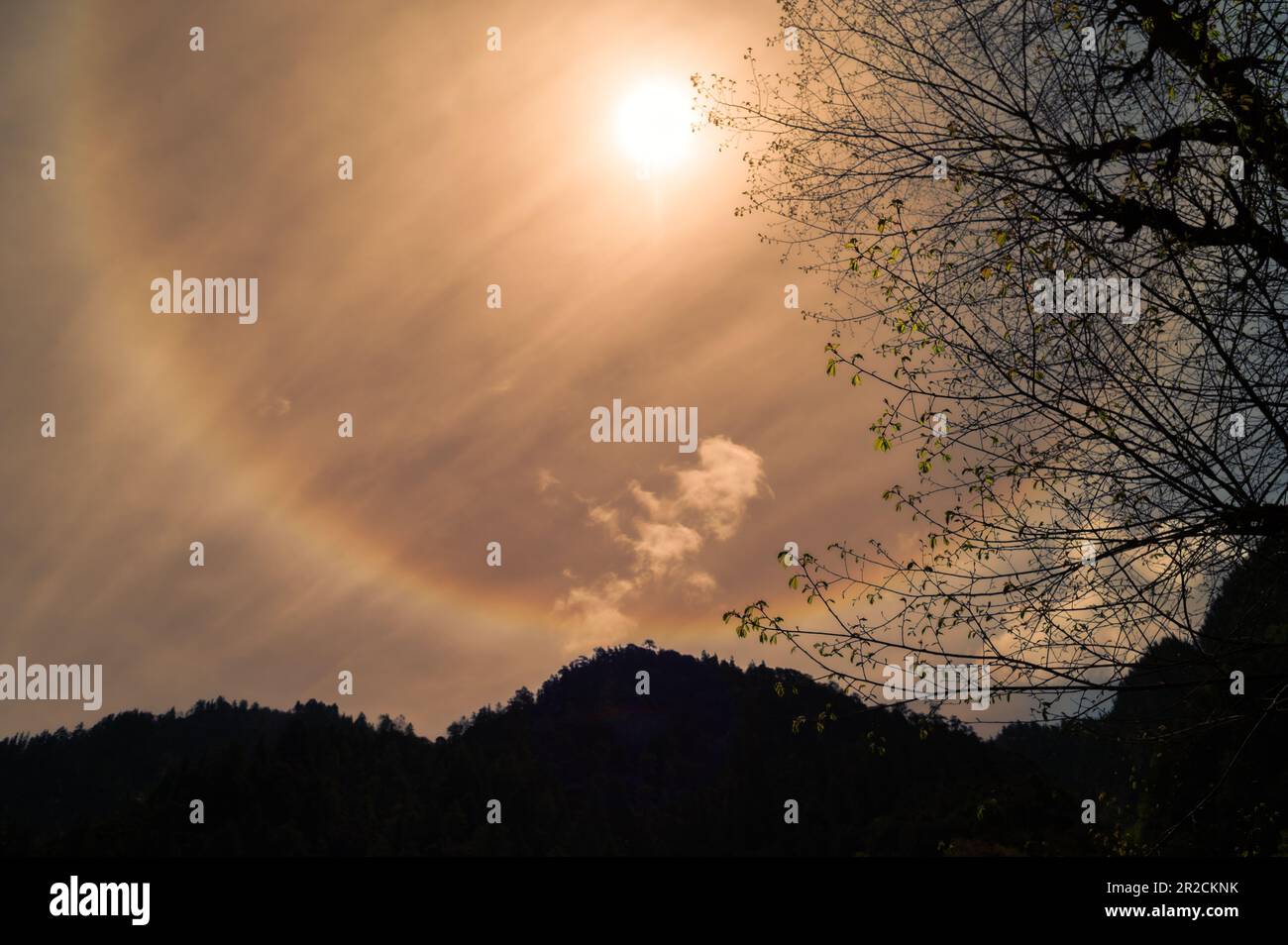 Scenic beautiful sun halo phenomenon in Himalayan range, Uttarakhand ...