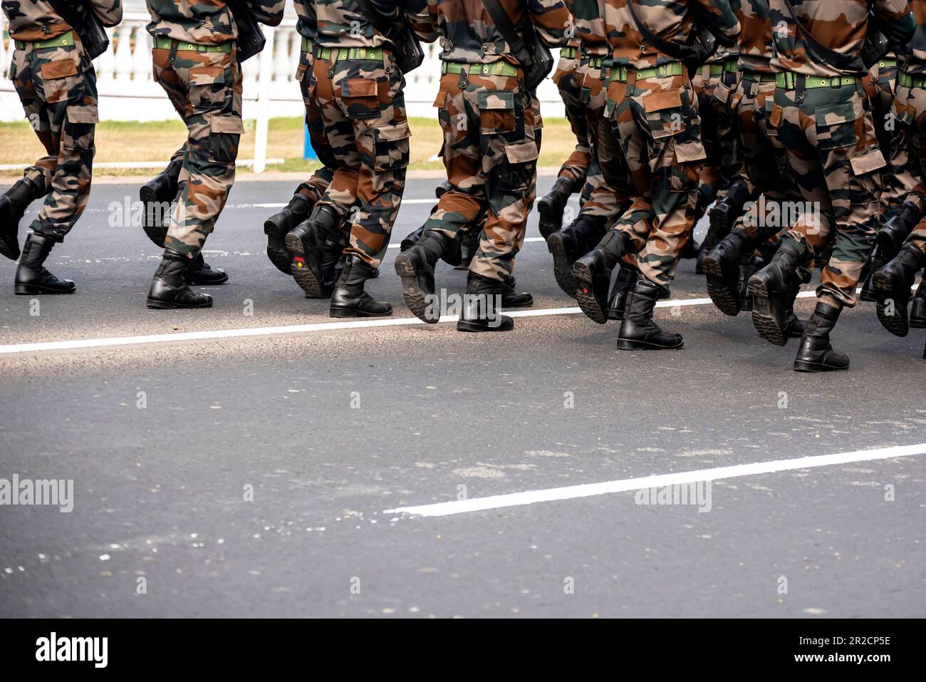 Rear view soldiers marching hi-res stock photography and images - Alamy