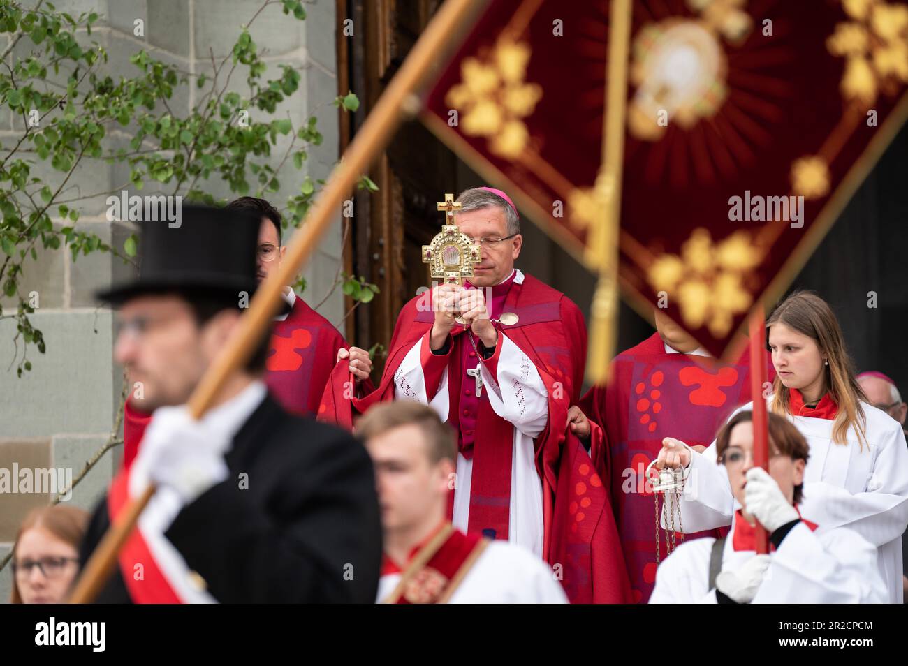 Weingarten, Germany. 19th May, 2023. Bishop Michael Gerber (M) holds ...