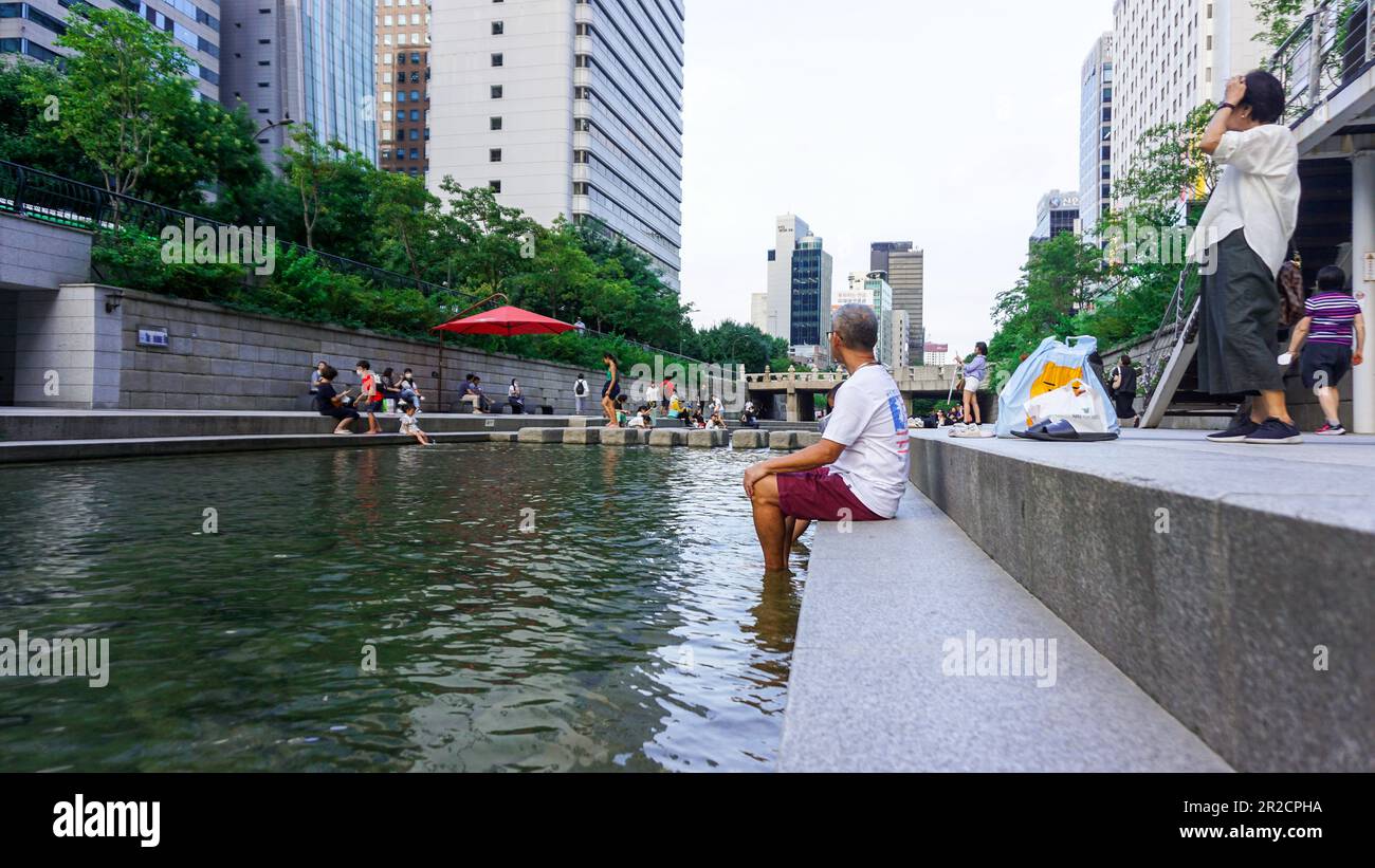 Cheonggyecheon river hi-res stock photography and images - Alamy
