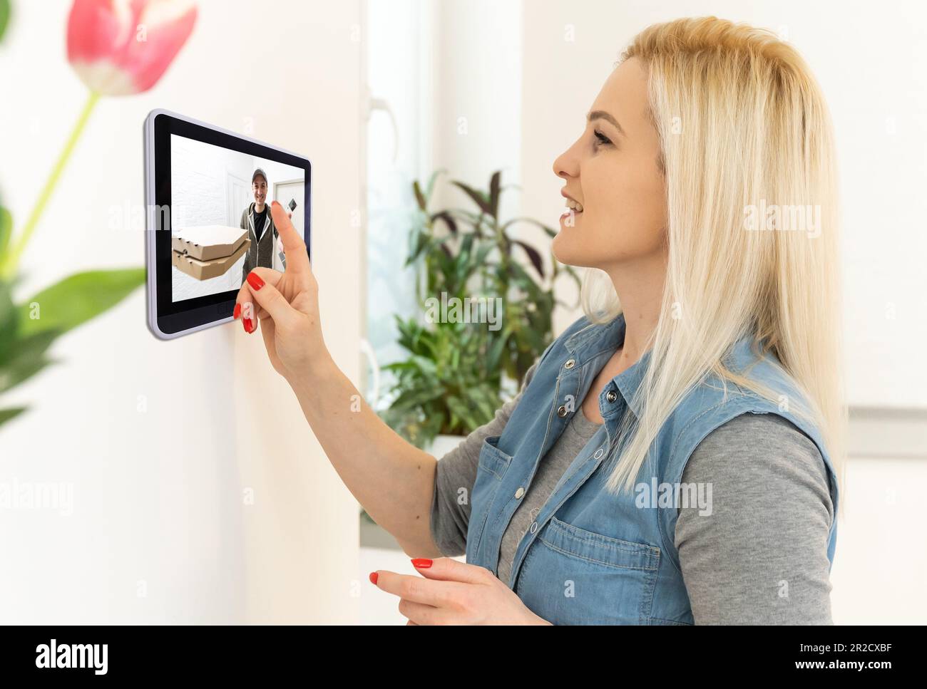 Delivery man ringing door bell on cctv secure camera system on tablet app Stock Photo - Alamy