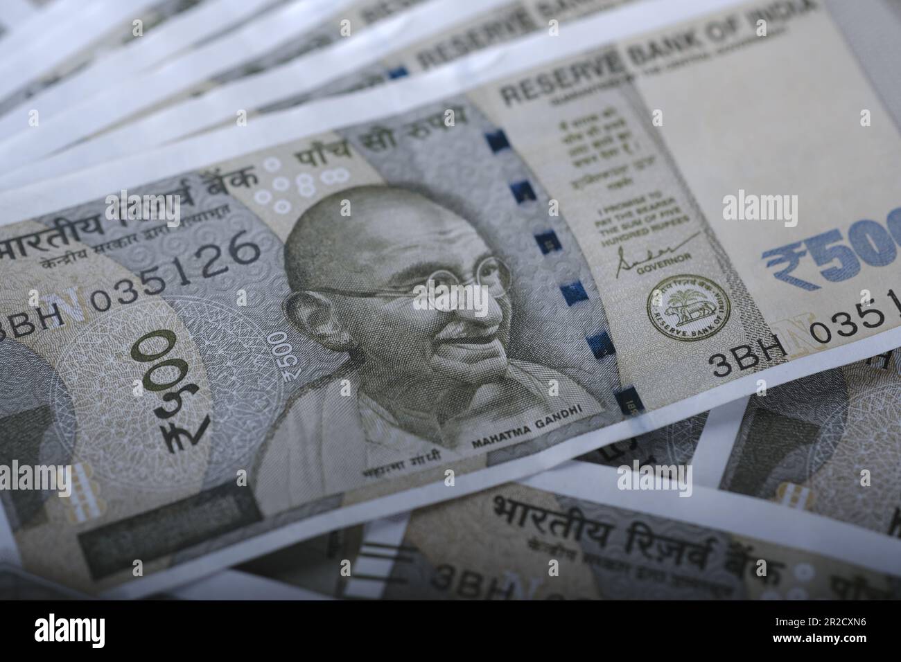 Indian 500 rupee note hi-res stock photography and images - Alamy