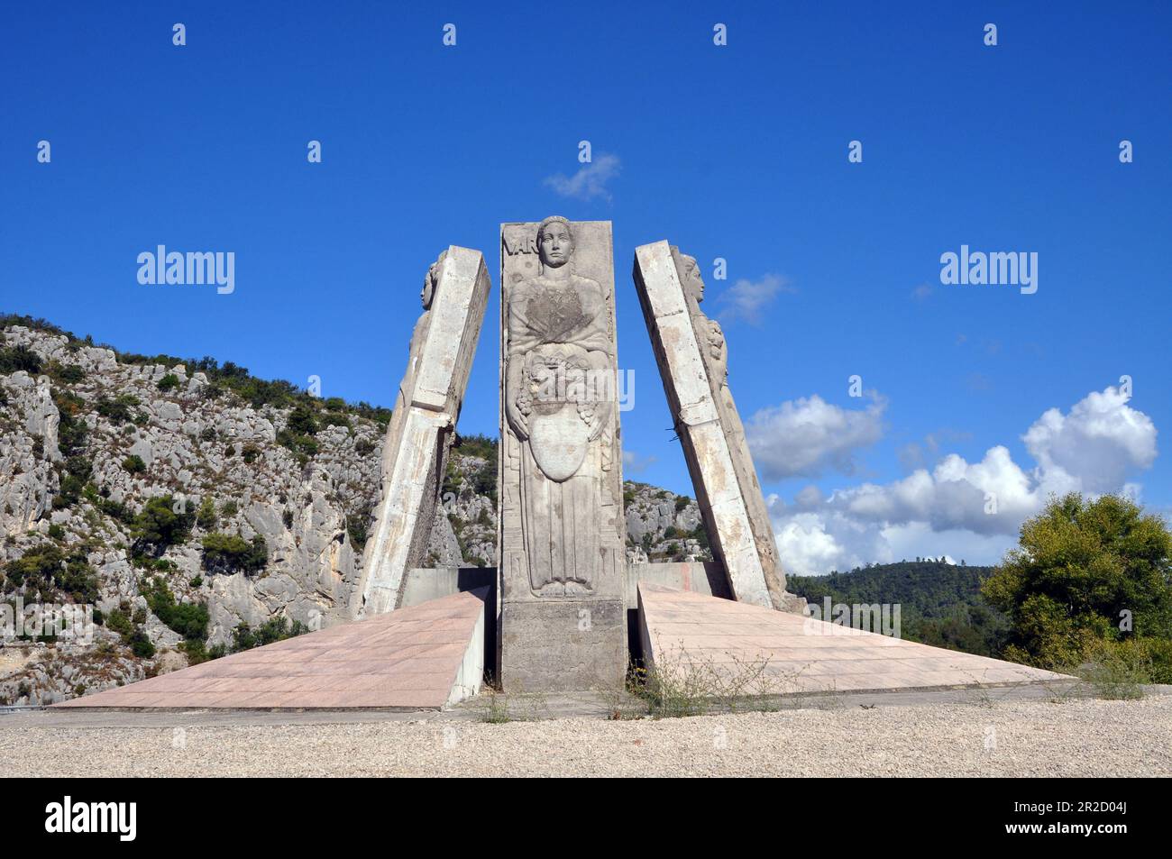 Mirabeau bridge monument over Durance river in Provence Stock Photo - Alamy