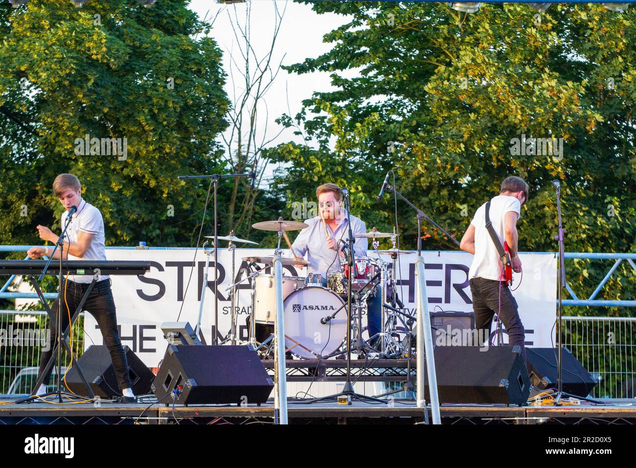 Norwich trio The Signs not bothering with a bass player at the 2016 ...