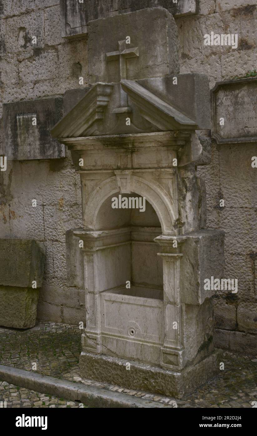 Sacristy sink, 18th century. From the Convent do Crucifixio (Lisbon ...