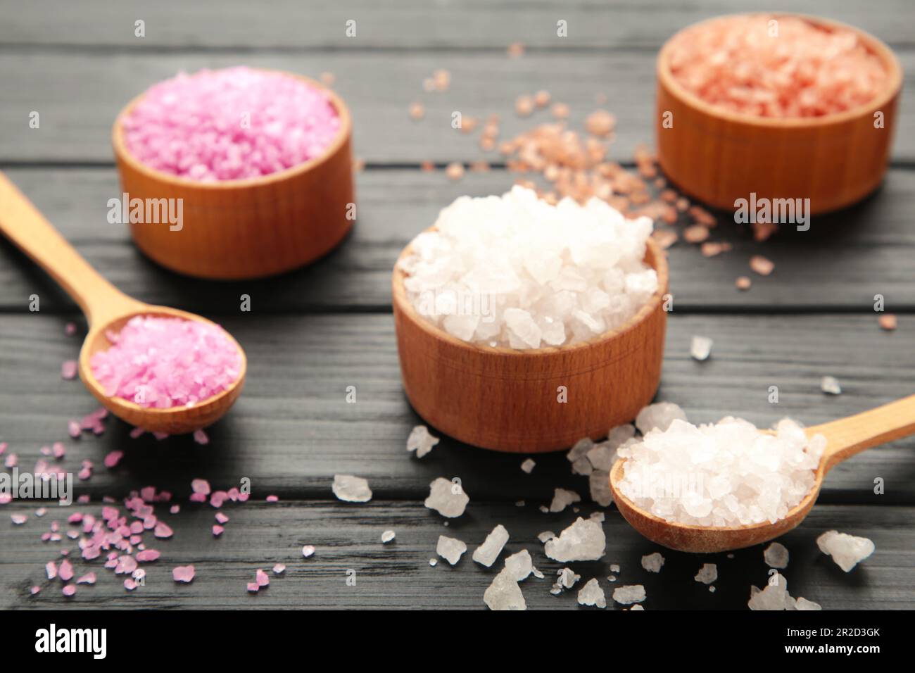 Different types of salt on black background. Top view Stock Photo - Alamy