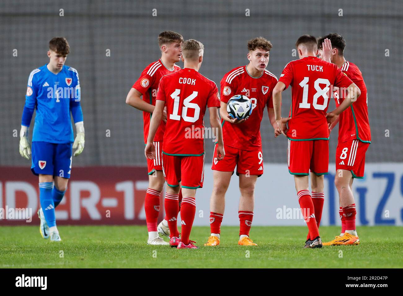 Budapest, Hungary, 17 May 2023. Iwan Morgan of Wales speaks to his ...