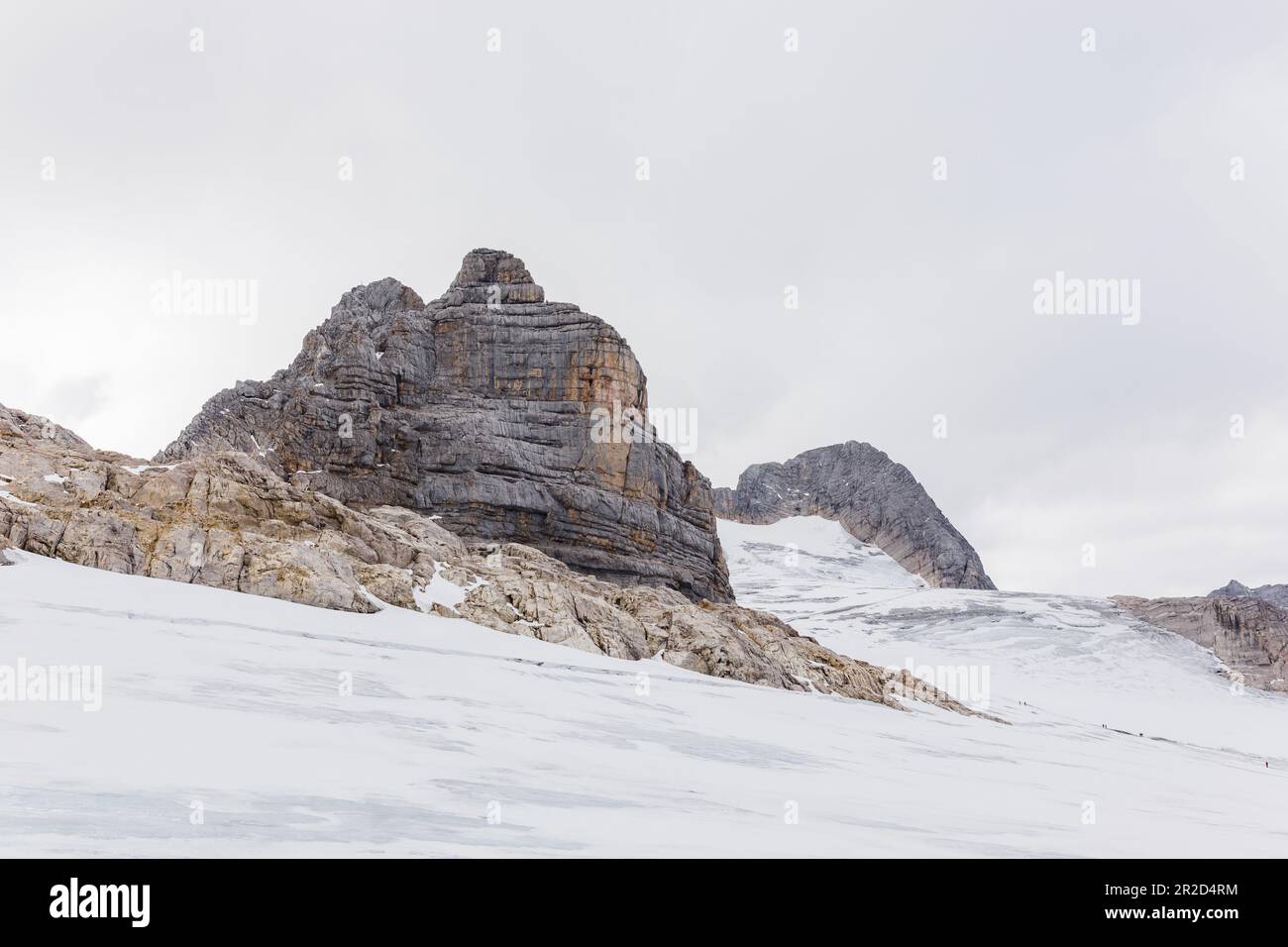 Snow-covered Dachstein Glacier and limestone ridges of the Alps Stock ...