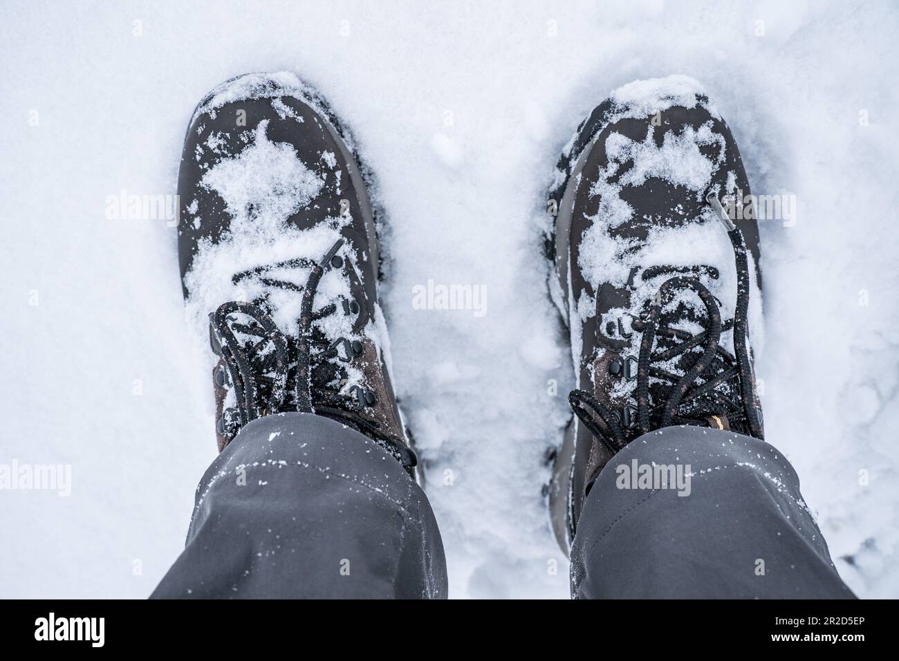 Pair of snow shoes hi-res stock photography and images - Alamy