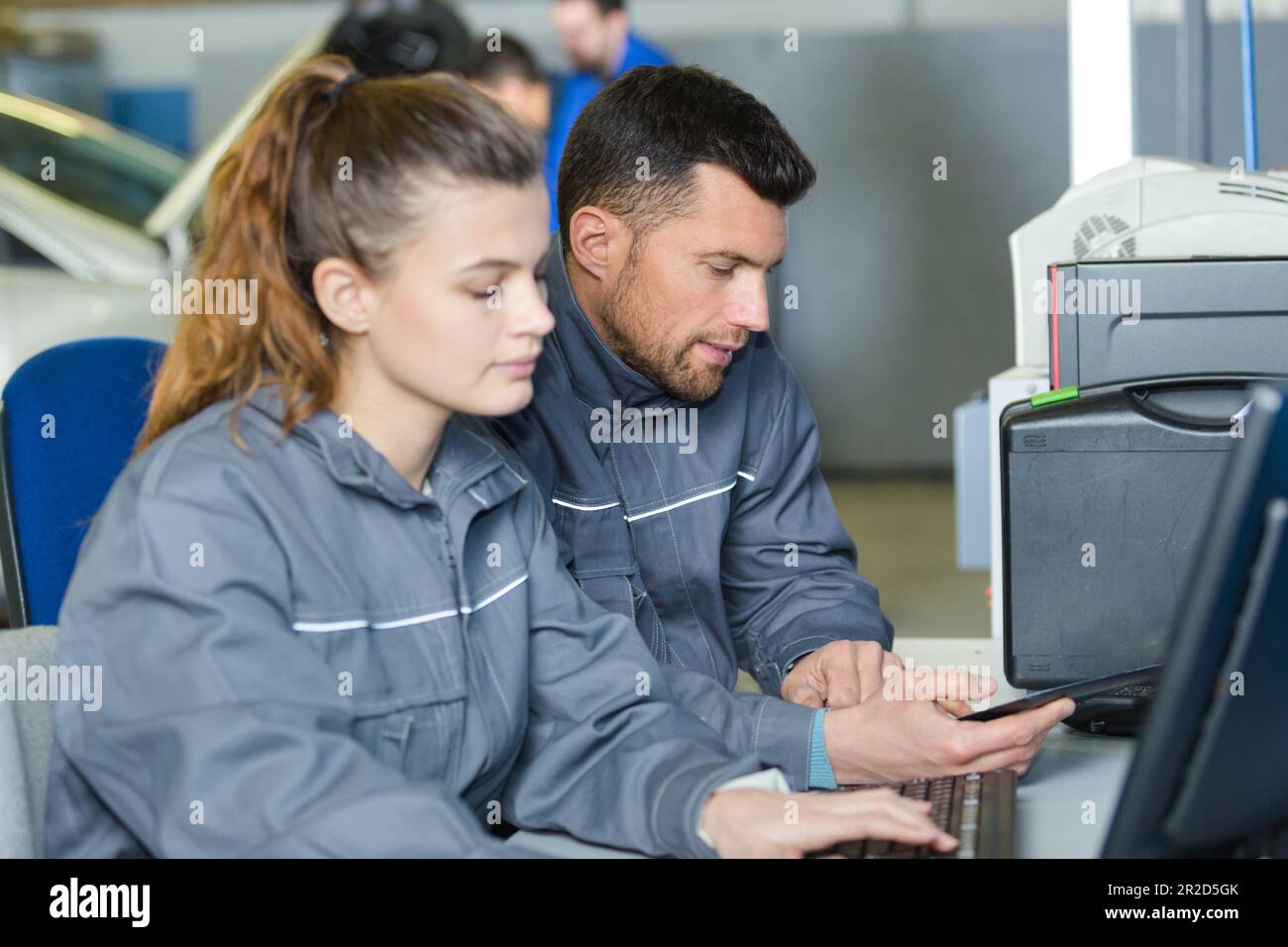 Engineering design team students hi-res stock photography and images ...