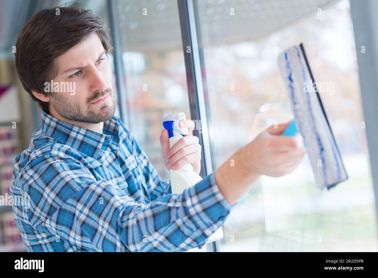 Doors and windows cleaning hi-res stock photography and images - Alamy