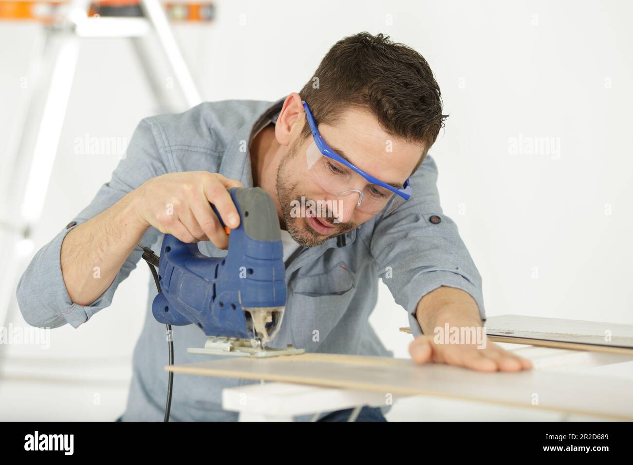 Man cuts board manual electric hi-res stock photography and images - Alamy