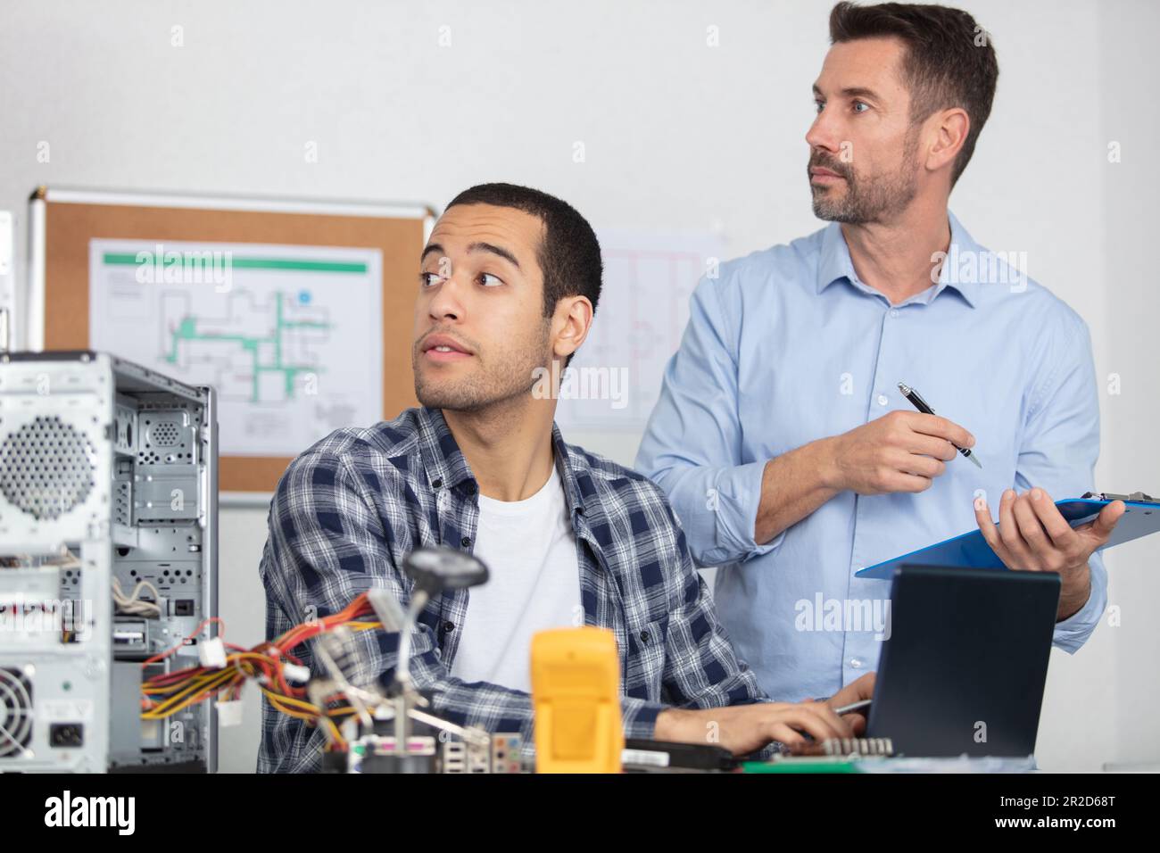 Expert data center technician hi-res stock photography and images - Alamy