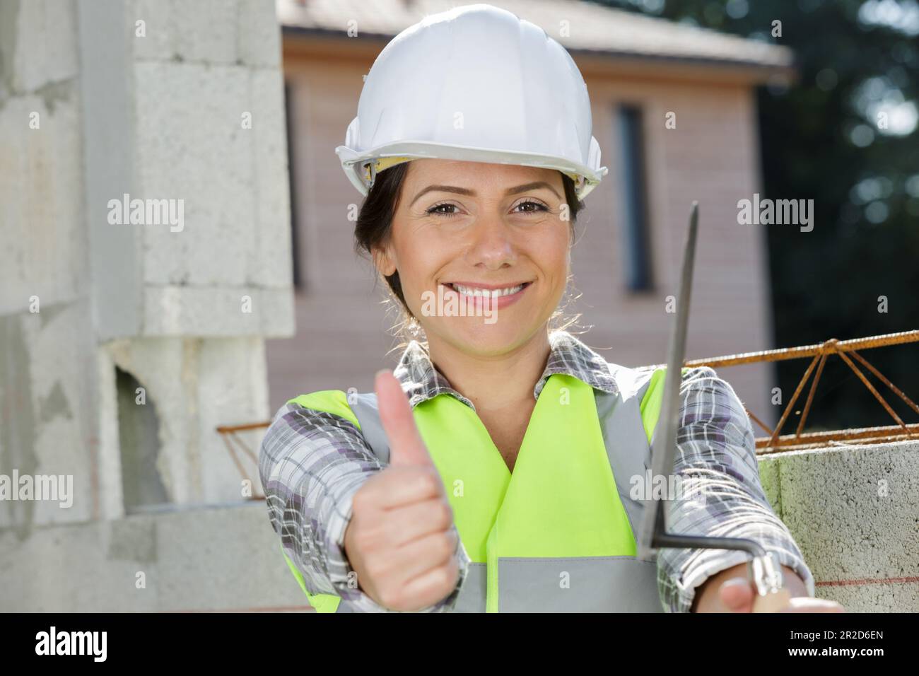 Mason making hi-res stock photography and images - Alamy