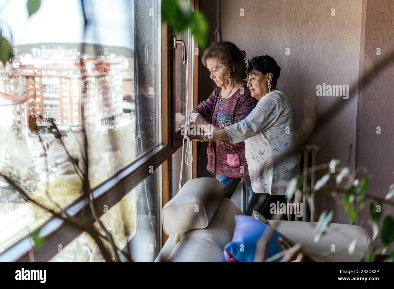 Watching people go by hi-res stock photography and images - Alamy