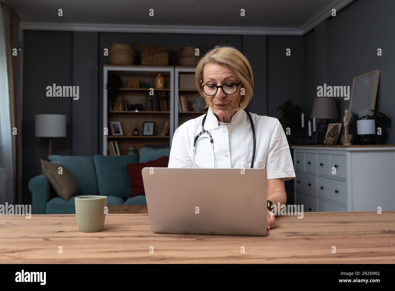 Serious female doctor hi-res stock photography and images - Alamy