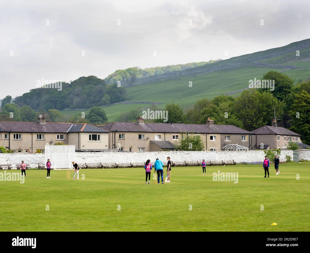 Asian girls playing cricket in Settle, Yorkshire Dales, UK Stock Photo ...