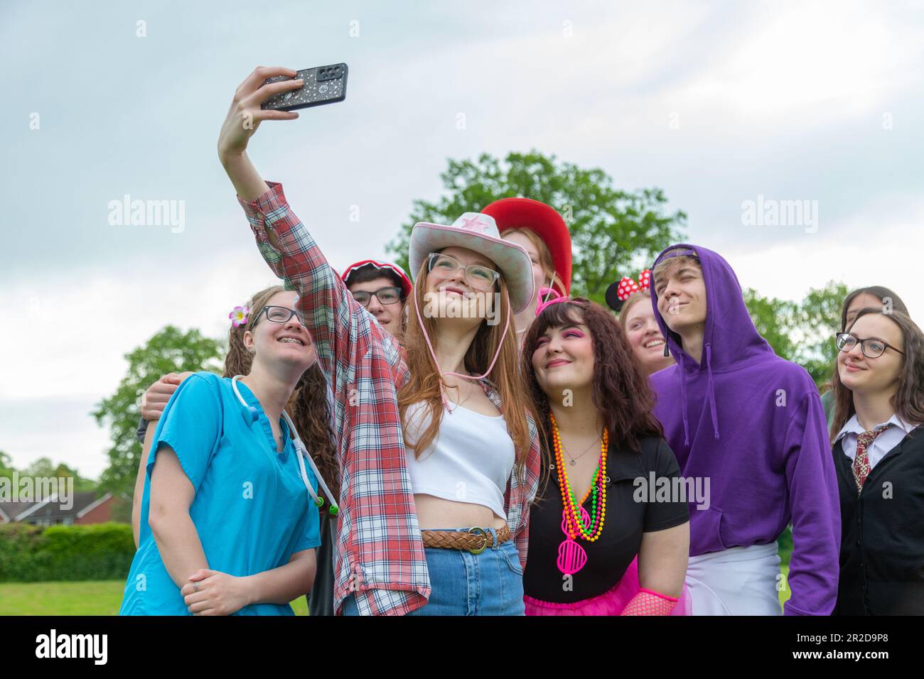 Teenagers dressed up hi-res stock photography and images - Alamy