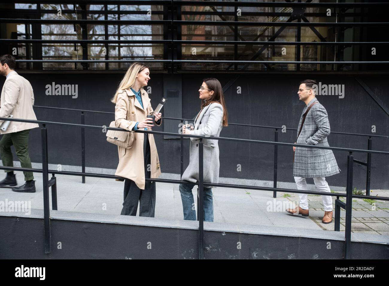 Business people walking outside hi-res stock photography and images - Alamy