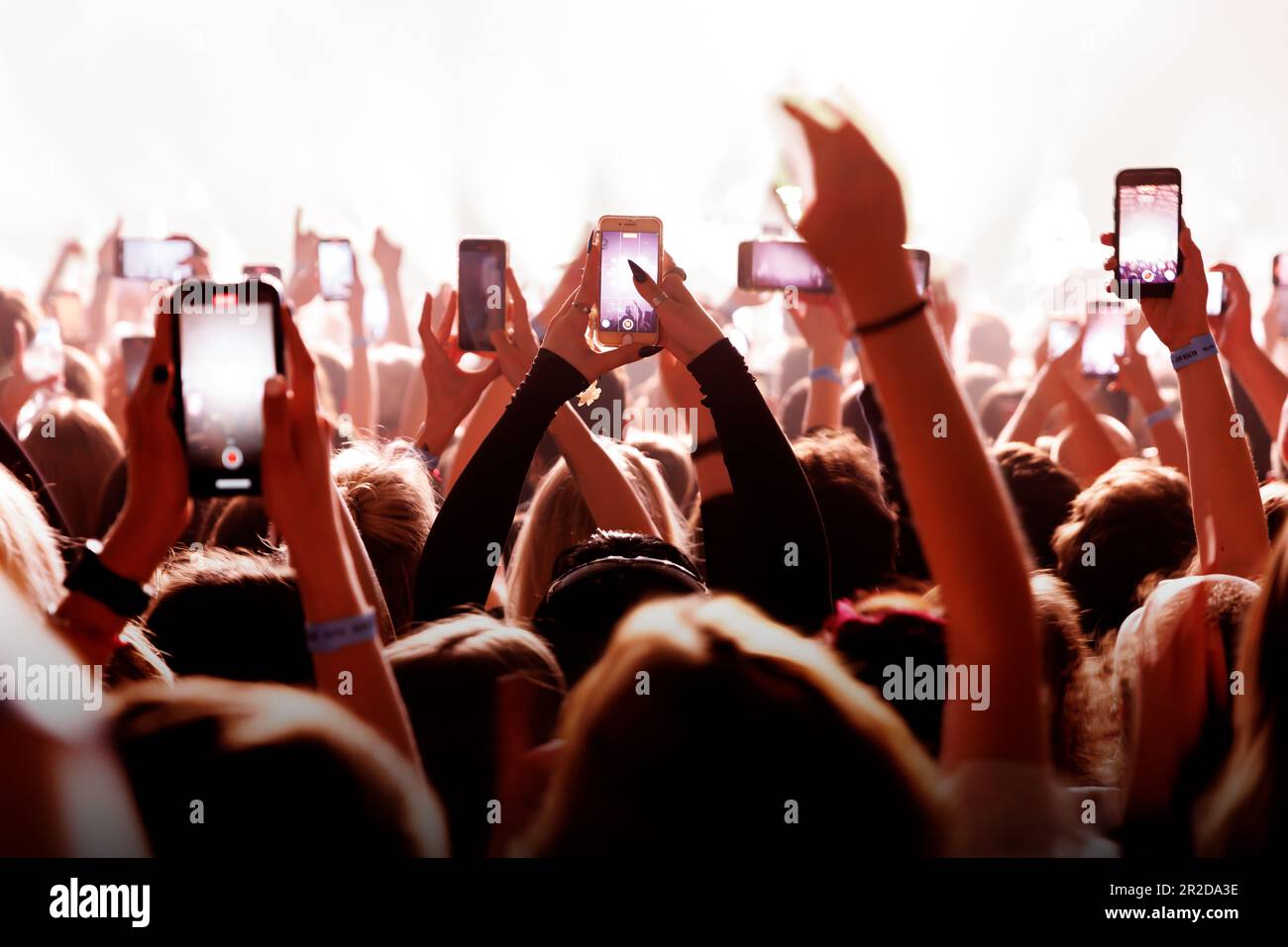 Capturing memories, Smartphones at Live concert Show Stock Photo - Alamy