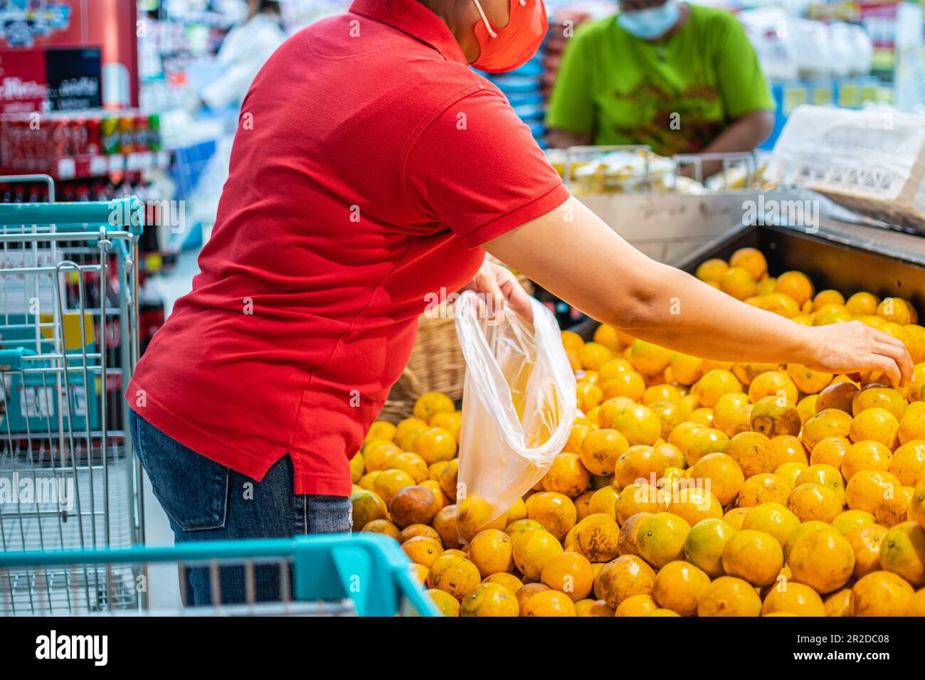 Chinese women wear a mask And buy oranges to pay respect to ancestors ...