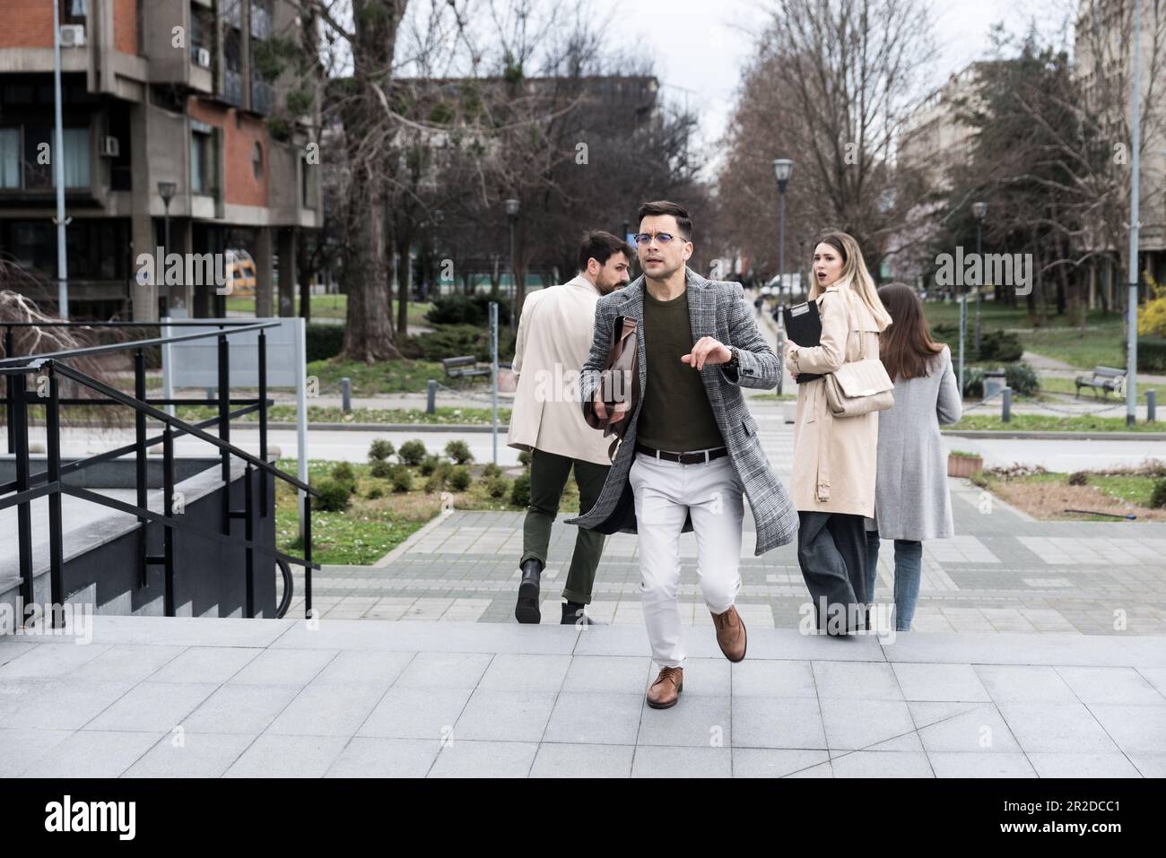 Hurrying into office building hi-res stock photography and images - Alamy