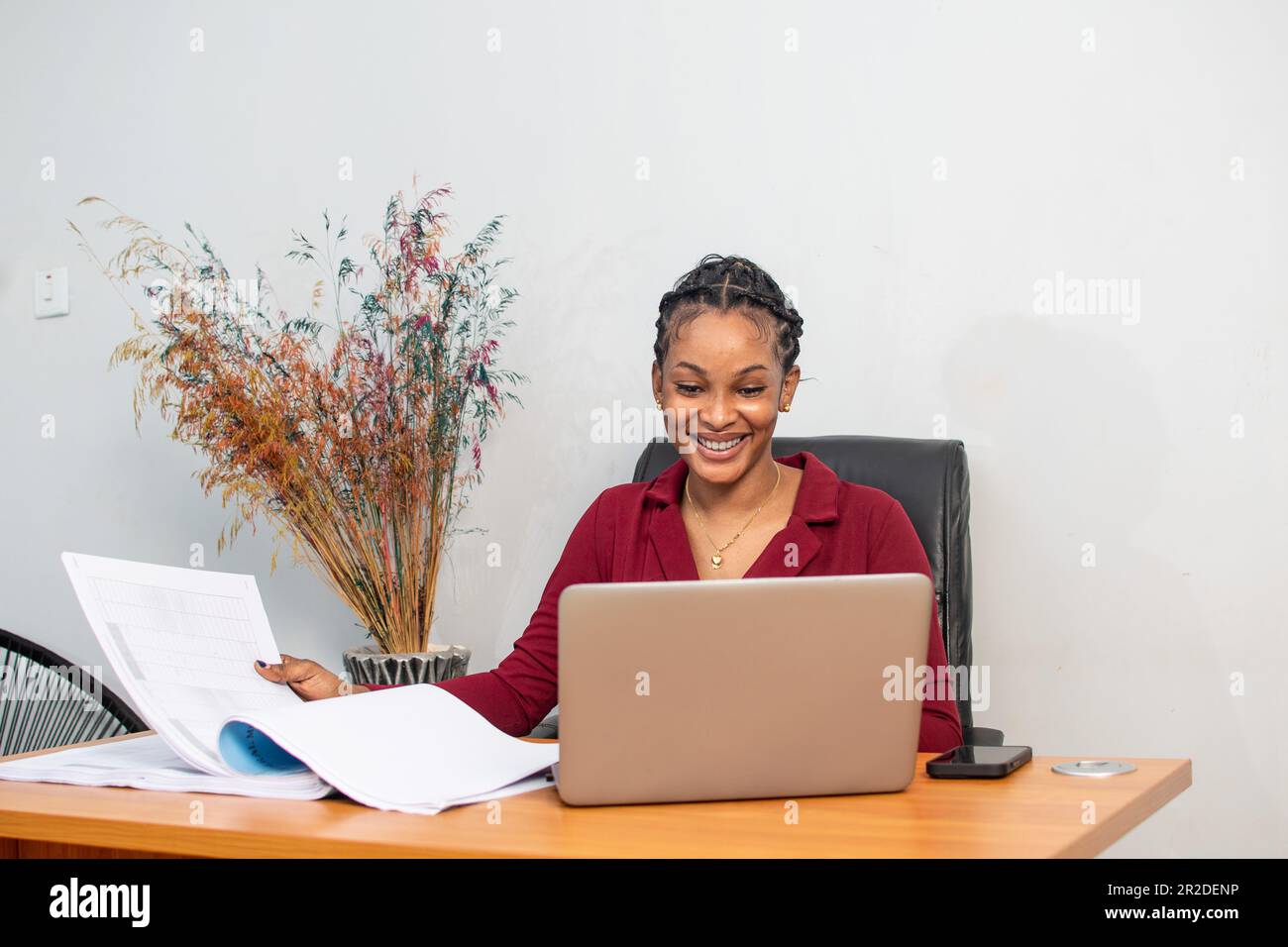 Beautiful african lady work hi-res stock photography and images - Alamy