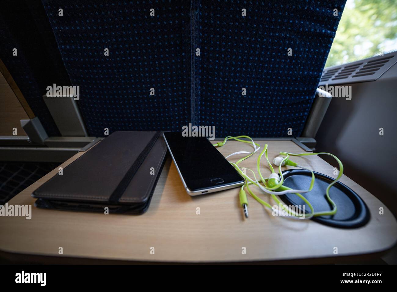 Train table book hi-res stock photography and images - Alamy