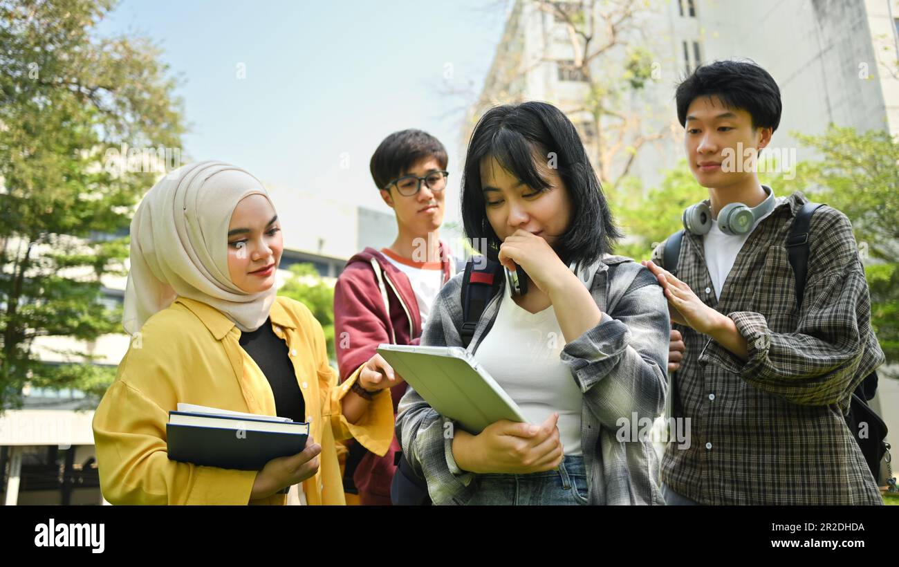 College campus students laptop sad hi-res stock photography and images ...