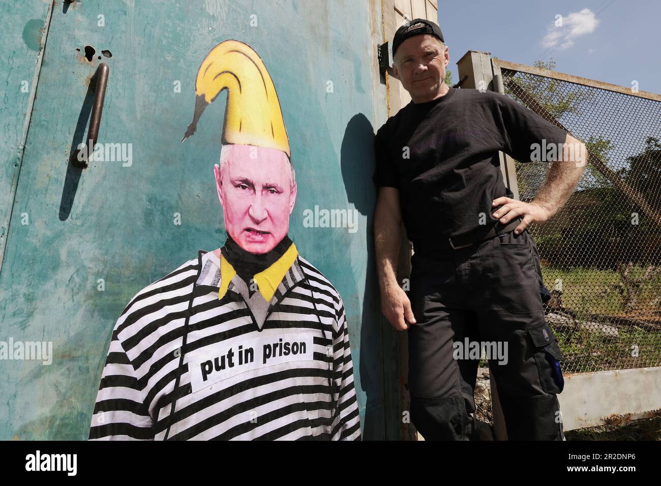 Kiew, Ukraine. 18th May, 2023. The Cologne artist and banana sprayer ...