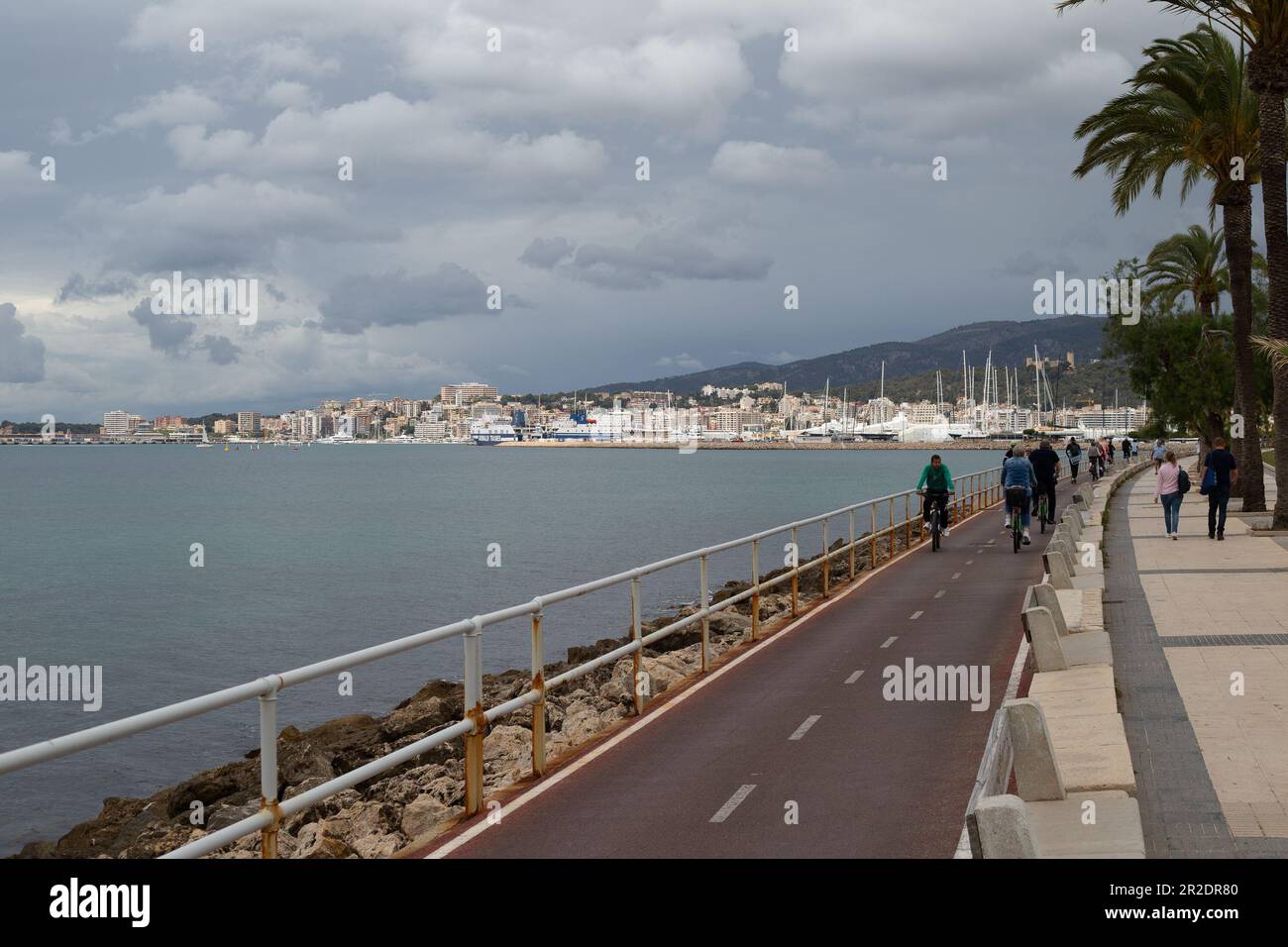 Town pier cycle path hi-res stock photography and images - Alamy